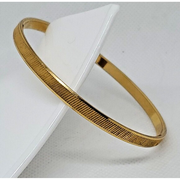 Trifari | Jewelry | Vintage Crown Trifari Signed Gold Tone Textured ...